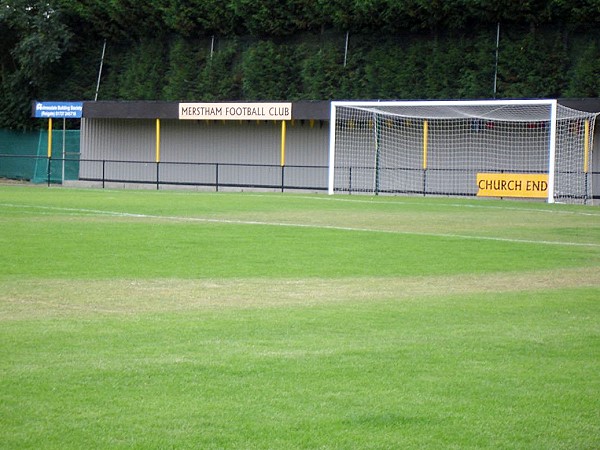 Moatside - Stadion in Merstham, Surrey