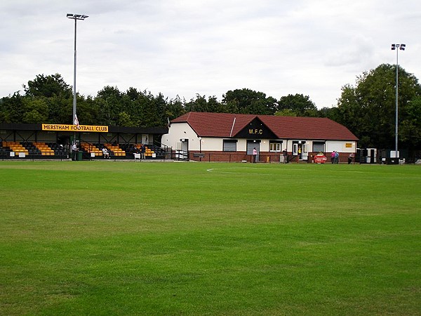 Moatside - Stadion in Merstham