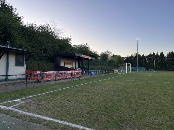 Moatside - Stadion in Merstham, Surrey