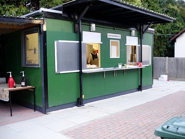 Moatside - Stadion in Merstham, Surrey
